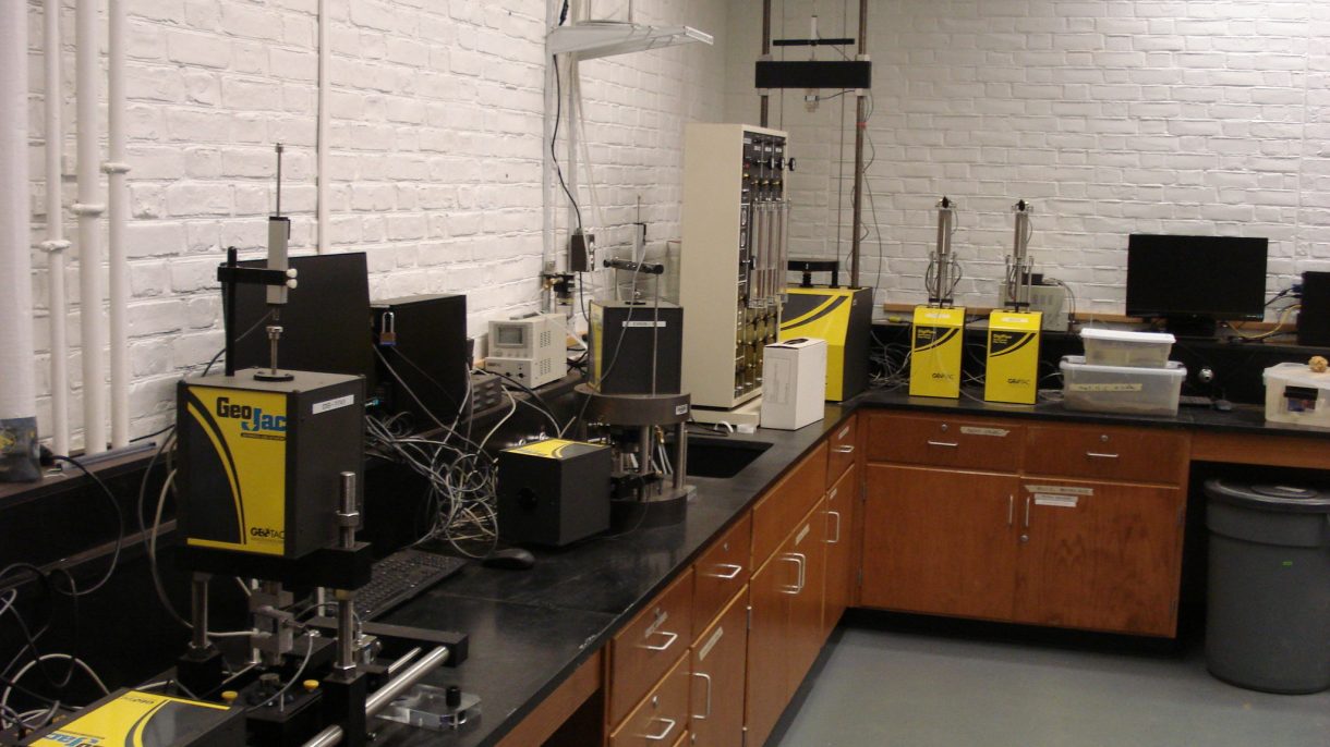 Undergraduate Labs - Department of Civil & Systems Engineering